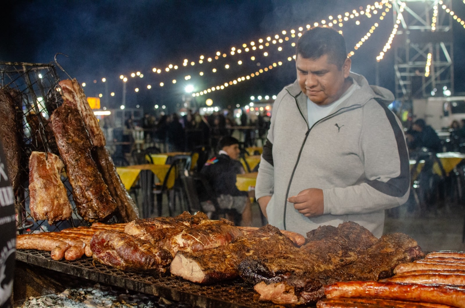 Recorrido gastronómico en el Poncho 2025: cocina criolla, food trucks y ...