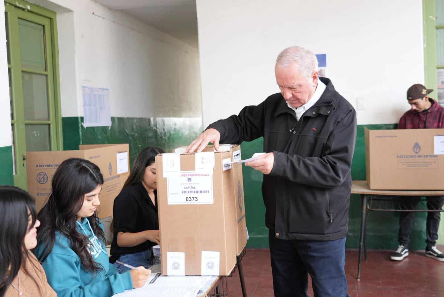 El vicegobernador Dusso concurrió a votar, "el pueblo no se equivoca ...