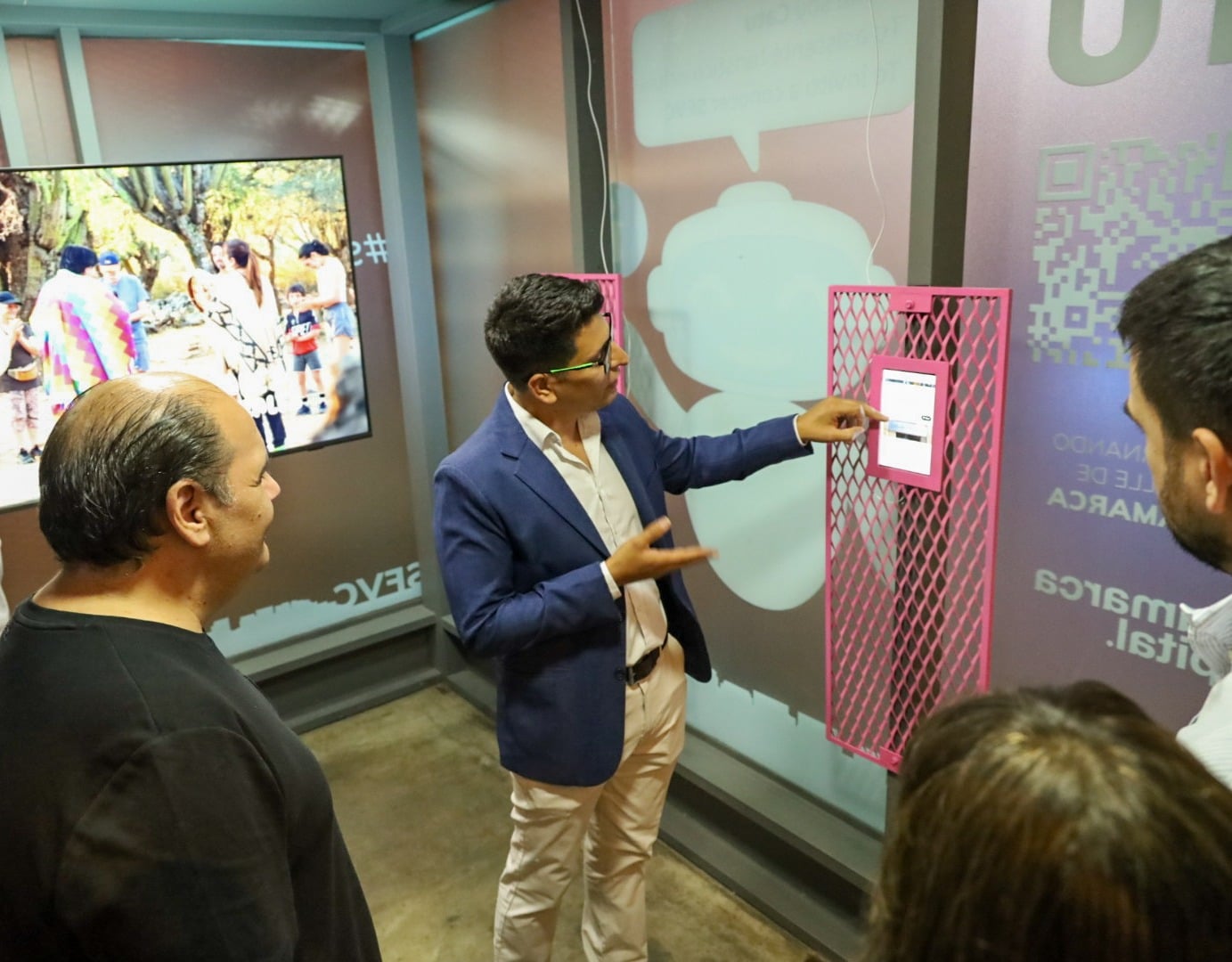 Reinauguran una cabina de información turística en Plaza 25 de Mayo con ...