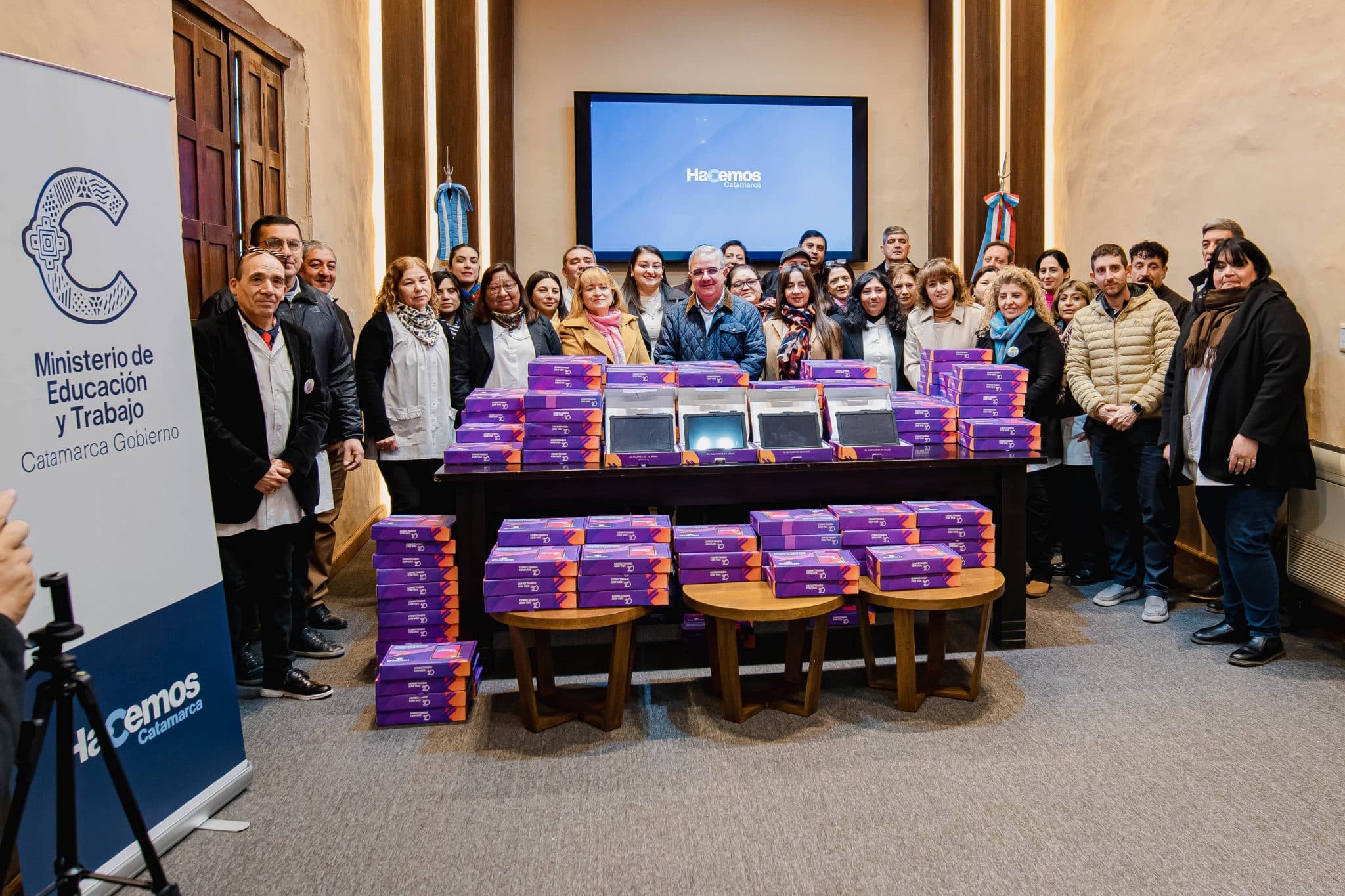 Entregaron 207 tablets a escuelas de Catamarca para fortalecer la ...